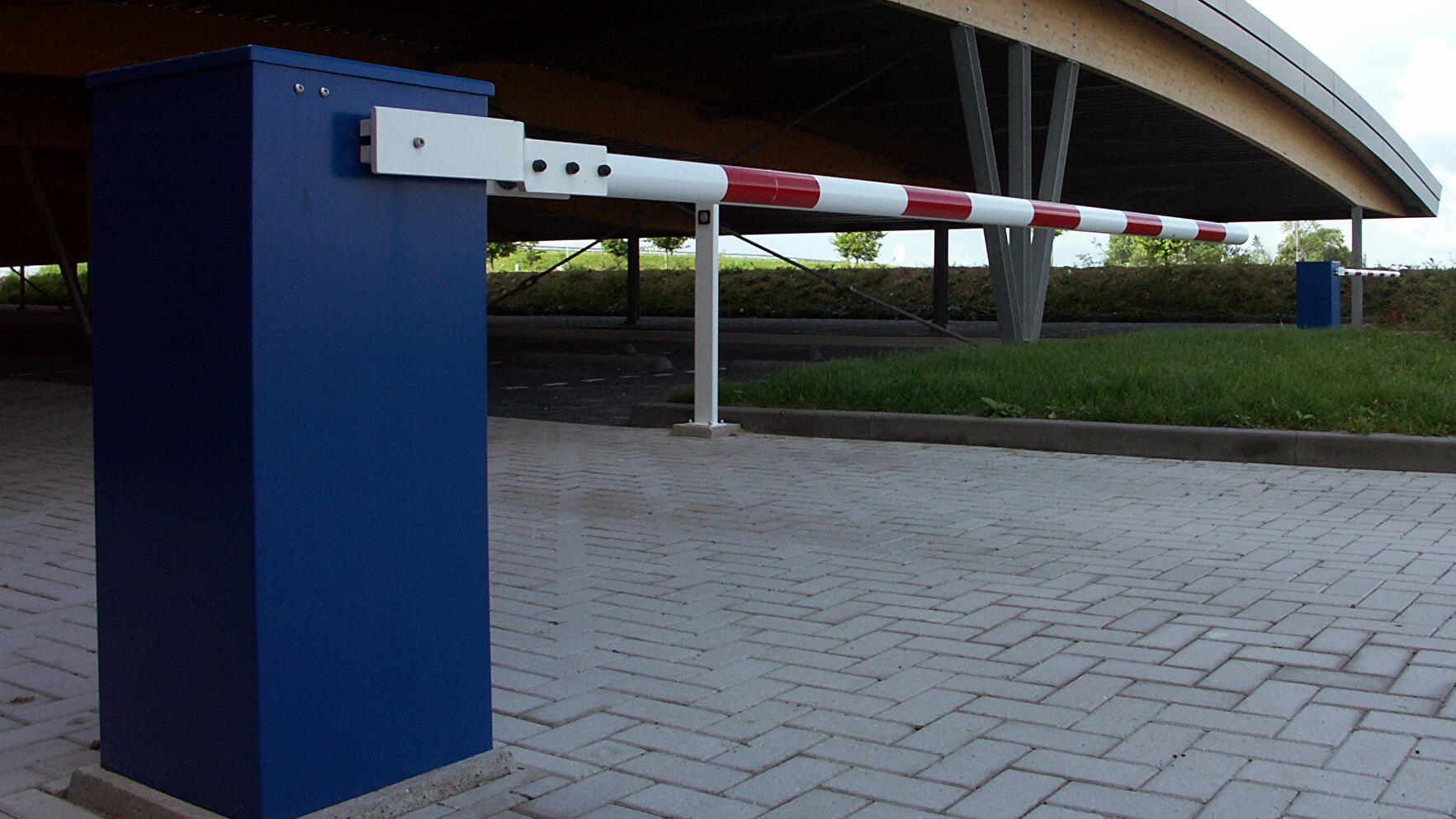 Slagboom MCS51 met centraal arm - PASS Toegangssystemen